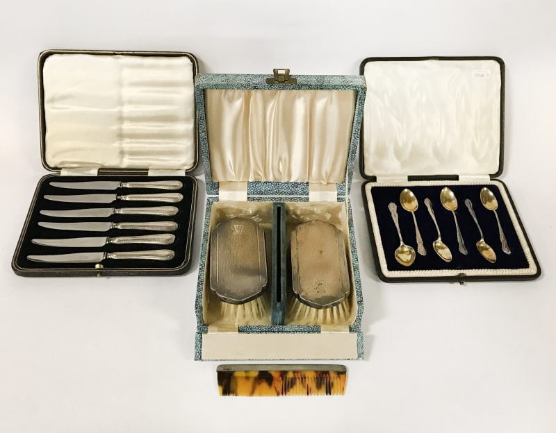 BOXED SILVER BRUSHES & SPOONS & KNIVES - Southgate Auction Rooms