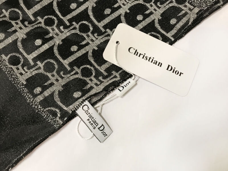 CHRISTIAN DIOR WRAP - Southgate Auction Rooms