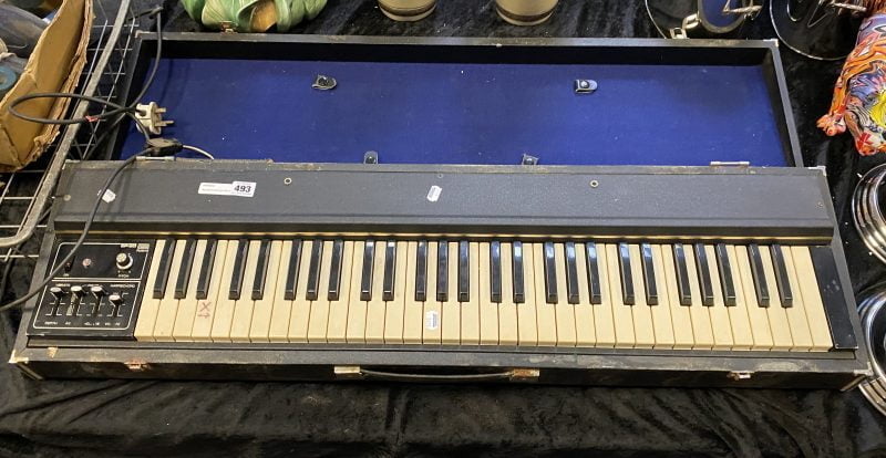 ROLAND EP-20 ELECTRIC PIANO - Southgate Auction Rooms