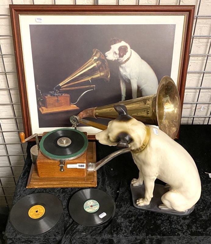 EARLY GRAMOPHONE WITH NIPPER THE DOG & PICTURE WITH 5 EARLY RECORDS ...