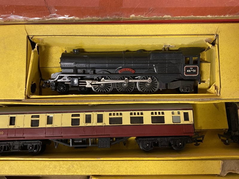 TRIANG MODEL TRAIN SET IN BOX - Southgate Auction Rooms