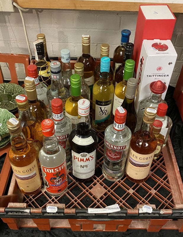 COLLECTION OF ALCOHOL INCLUDING WHISKY, VODKA & CHAMPAGNE - Southgate ...