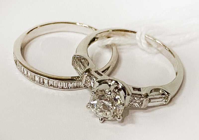 18CT GOLD DIAMOND SOLITAIRE RING WITH ACCOMPANYING ENGAGEMENT RING ...