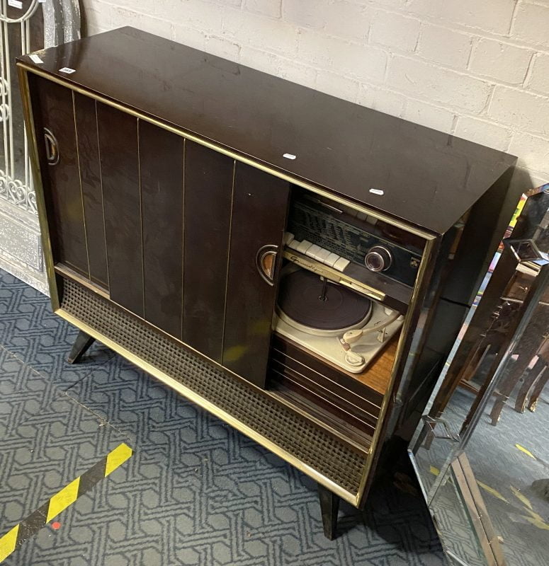 RADIOGRAM CABINET GRUNDIG - Southgate Auction Rooms