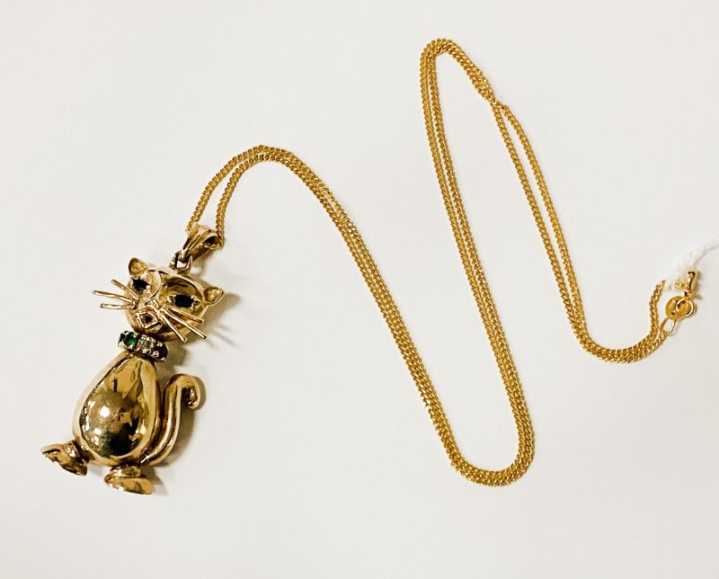 9CT GOLD & BEJWELLED CAT & 9CT GOLD CHAIN - APPROX 13.2 GRAMS ...