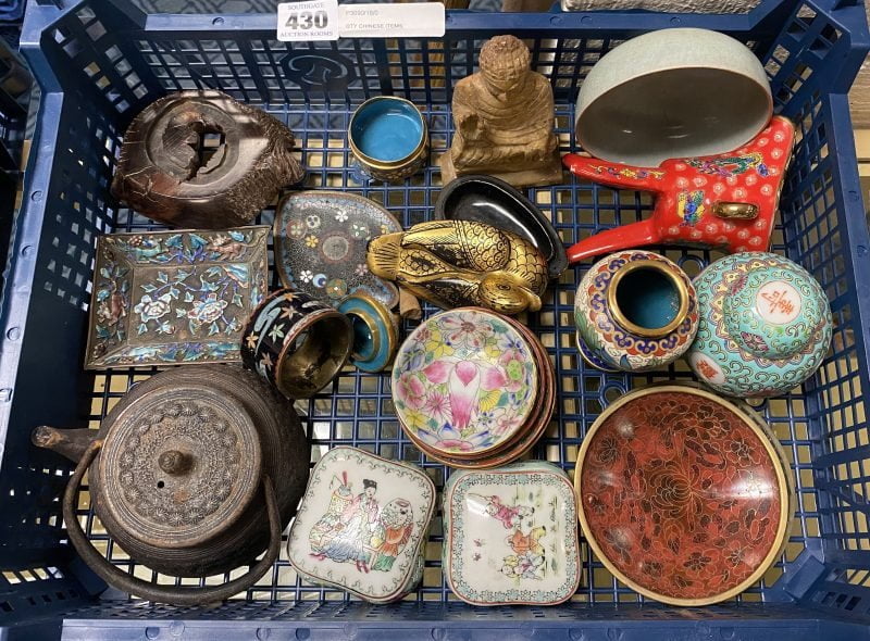 QTY CHINESE ITEMS - Southgate Auction Rooms