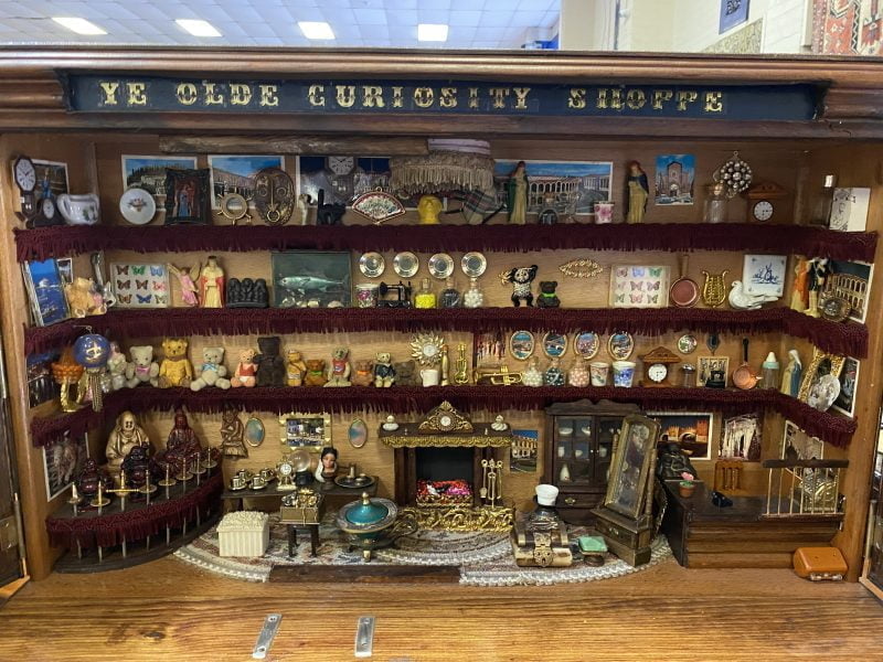 YE OLDE CURIOSITY SHOPPE MODEL - ANTIQUE STORE FRONT - Southgate ...