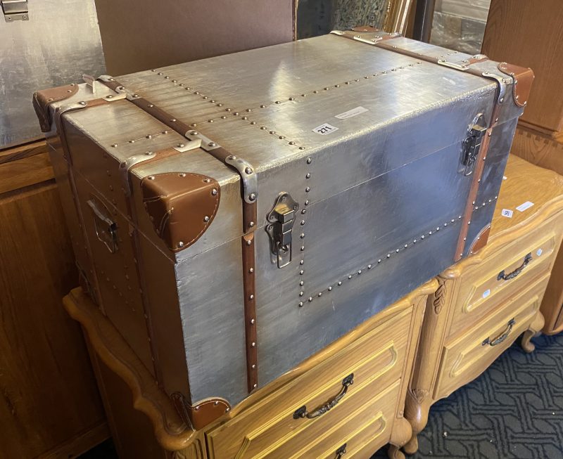 SILVER TRUNK - MEDUIM - Southgate Auction Rooms