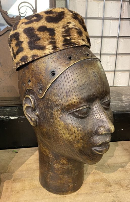 AFRICAN METAL BENIN HEAD WITH HAT IN BRONZE - 37 CMS APPROX - Southgate ...