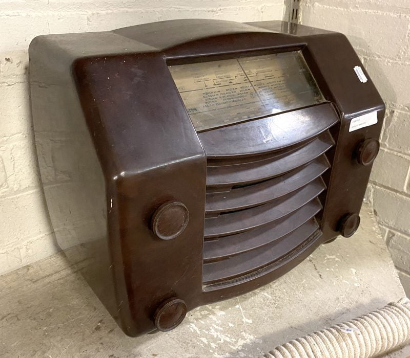 BAKELITE WIRELESS - Southgate Auction Rooms