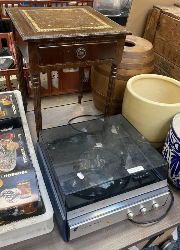 RECORD PLAYER & TABLE - Southgate Auction Rooms