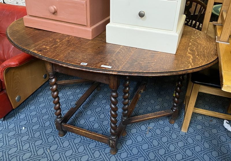 OAK BAILEY TWIST TABLE - Southgate Auction Rooms