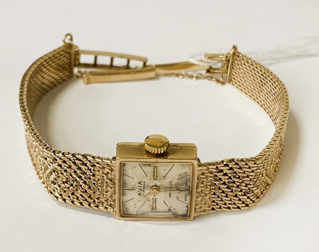 9 CARAT GOLD LADIES AVIA WATCH - 22.6 GRAMS INC. MOVEMENT APPROX ...
