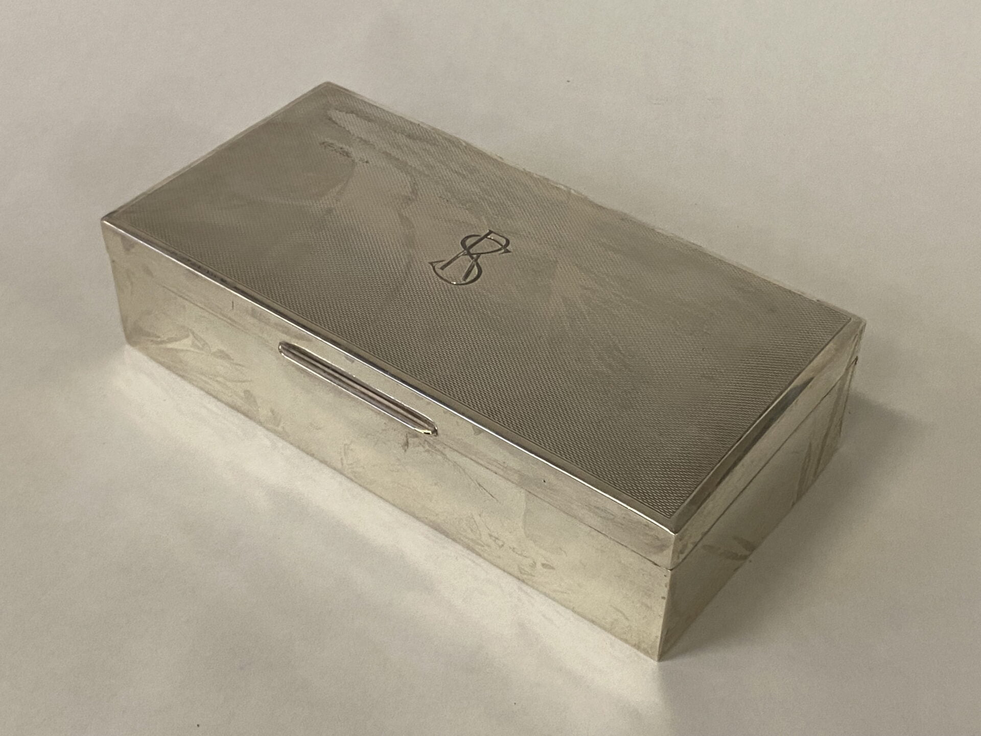 H.M SILVER CIGARETTE BOX - APPROX 18 OZ 4.5CMS (H) APPROX - Southgate ...