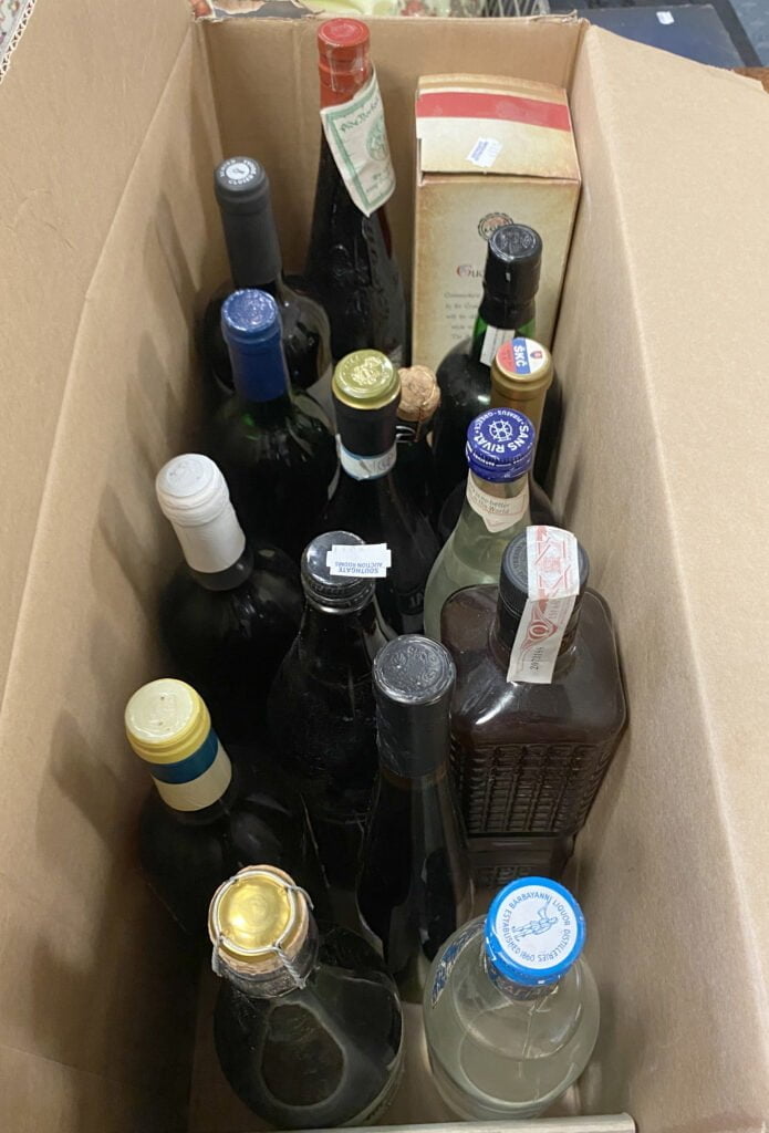 BOX OF MIXED ALCOHOL - Southgate Auction Rooms