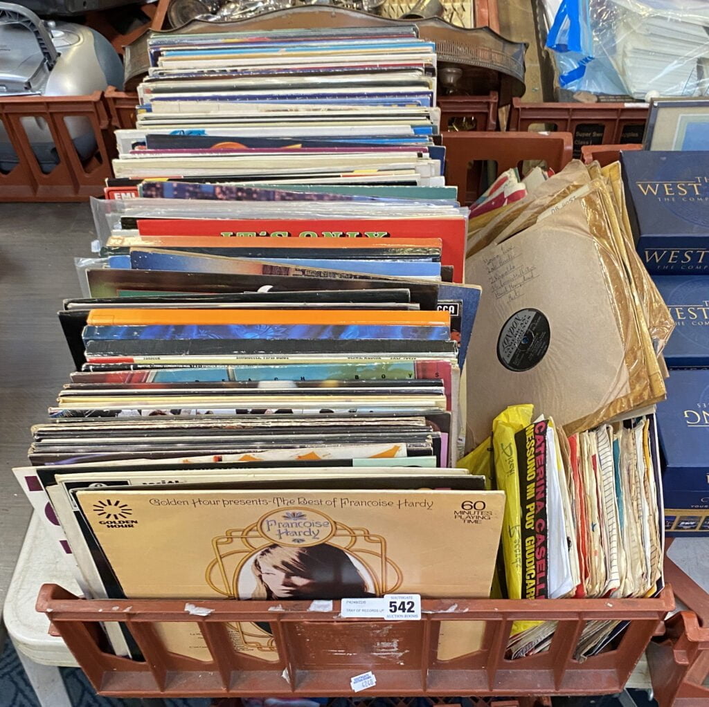 TRAY OF RECORDS LP'S & 45'S - Southgate Auction Rooms