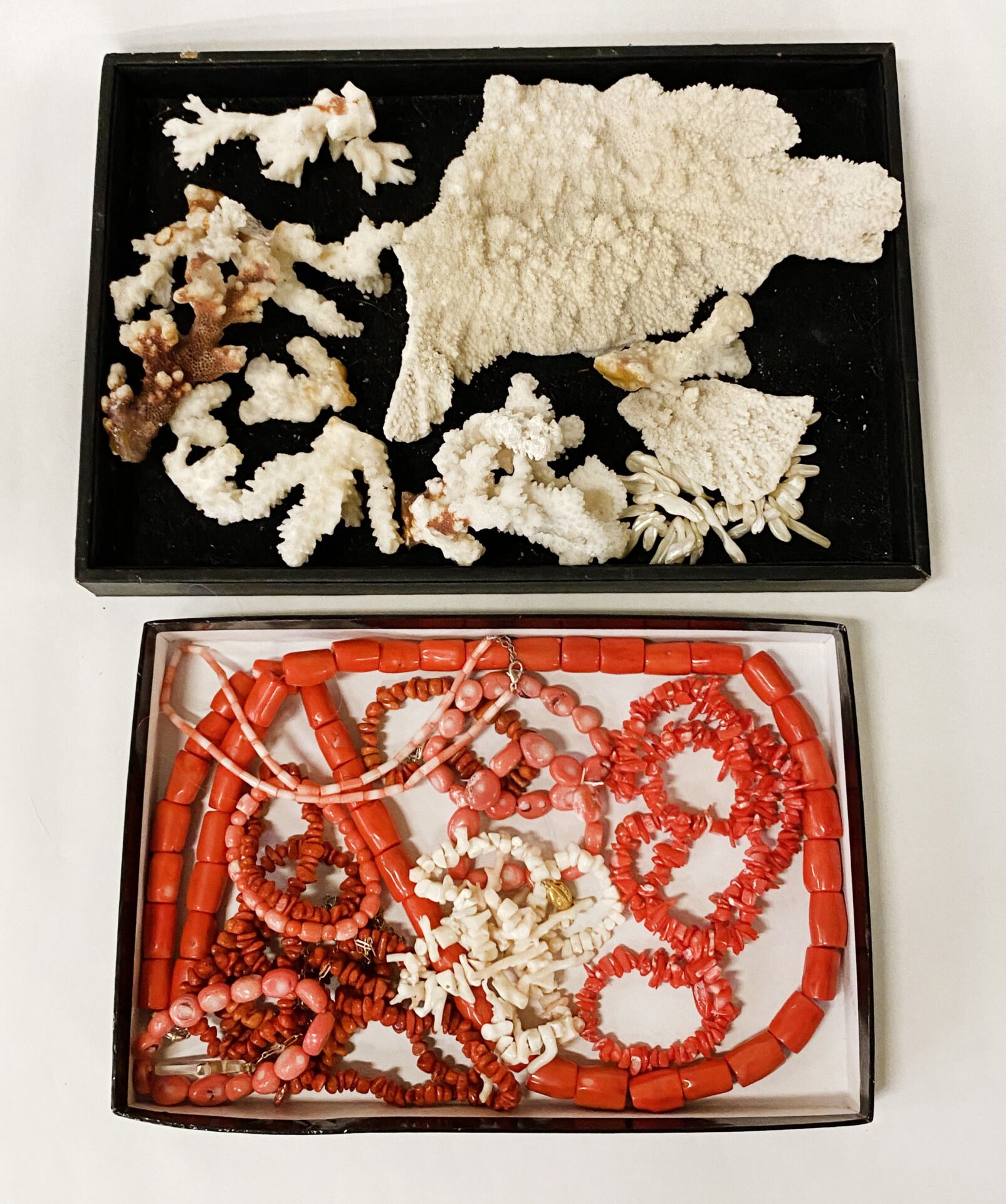 QTY OF CORAL JEWELLERY & LOOSE NATURAL CORAL - Southgate Auction Rooms