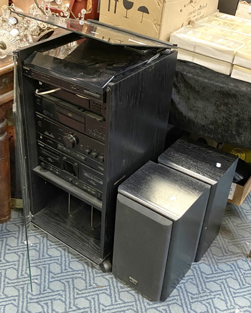 TECHNICS STEREO EQUIPMENT CABINET & SPEAKERS - Southgate Auction Rooms