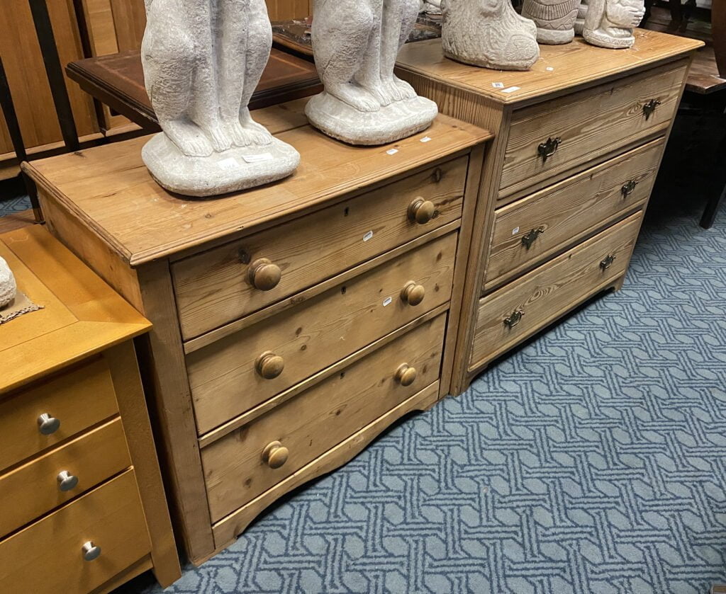 2 CHEST OF DRAWERS - Southgate Auction Rooms