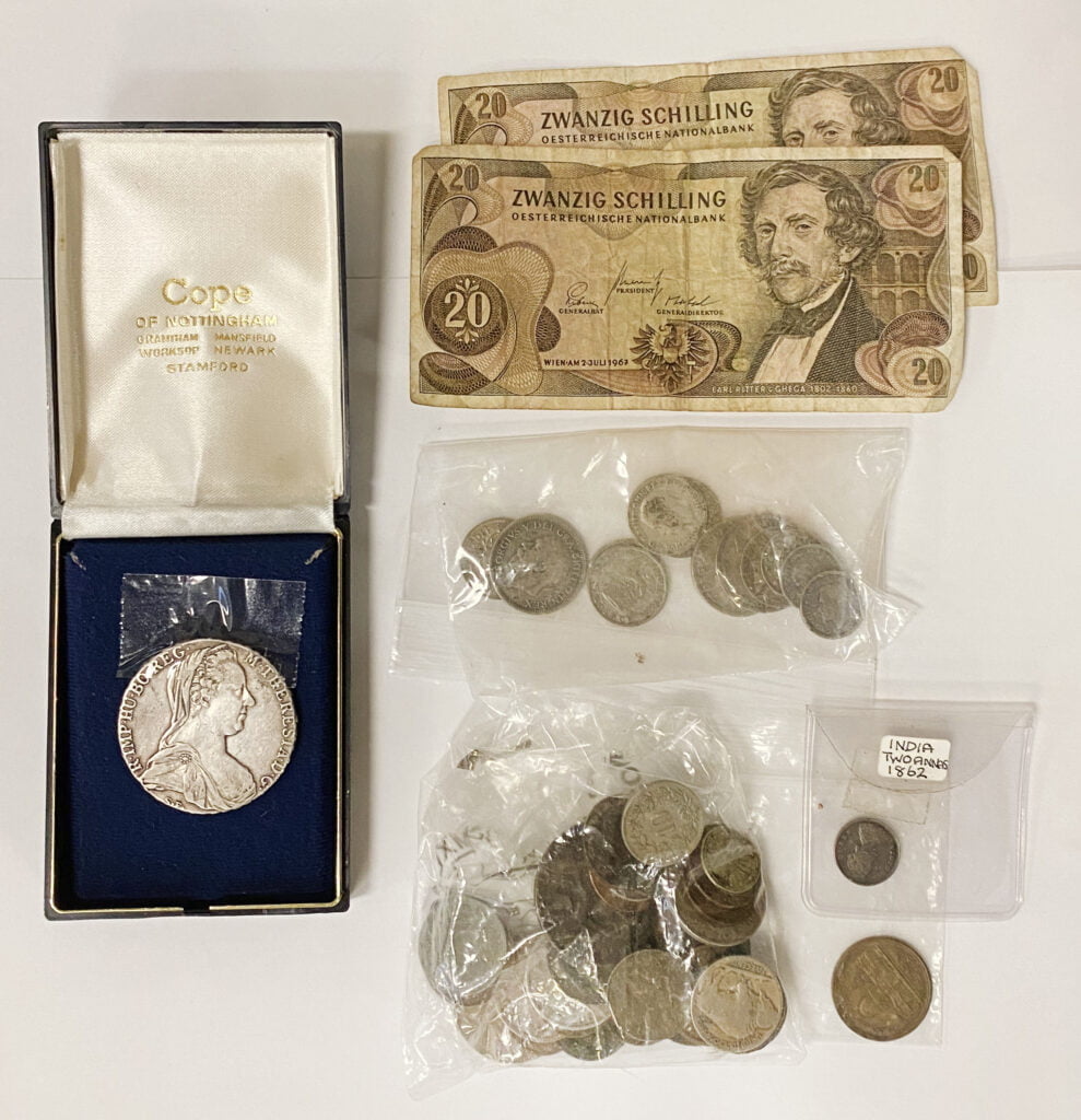 COLLECTION OF MIXED COINS INCL. SOME SILVER AND SOME BANKNOTES ...