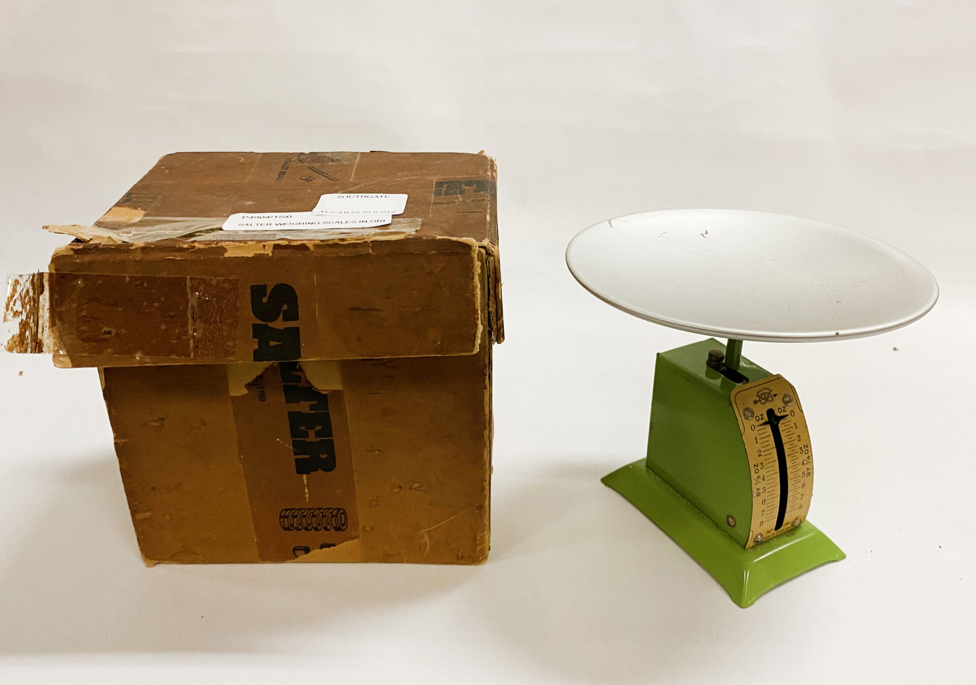 SALTER WEIGHING SCALES IN ORIGINAL BOX - Southgate Auction Rooms
