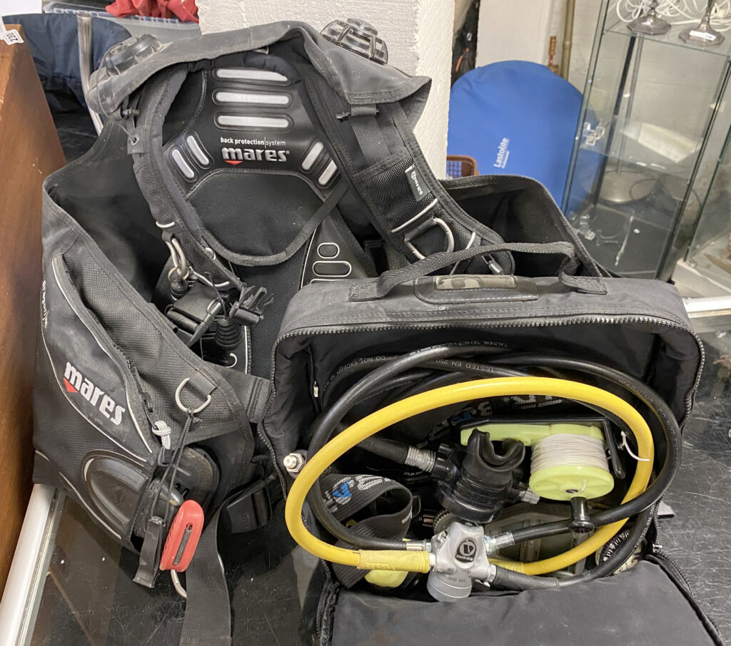 MARES BACK PROTECTION JACKET WITH AQUALUNG SCUBA PRO - Southgate ...