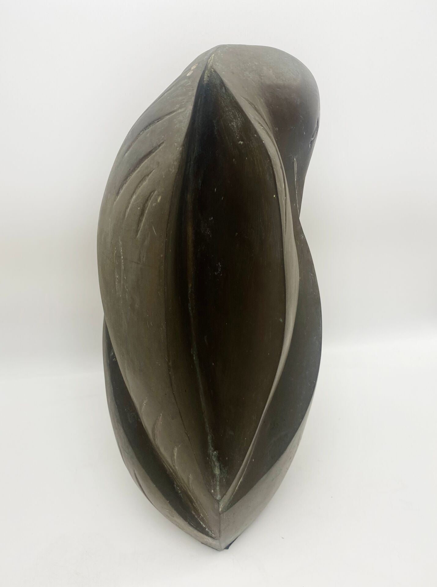 STYLE OF HENRY MOORE FIGURE OF BIRD - Southgate Auction Rooms