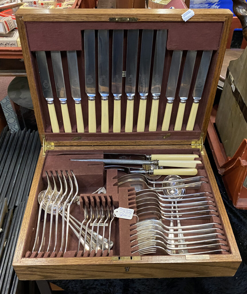 ALEXANDER CLARK CANTEEN OF CUTLERY - Southgate Auction Rooms