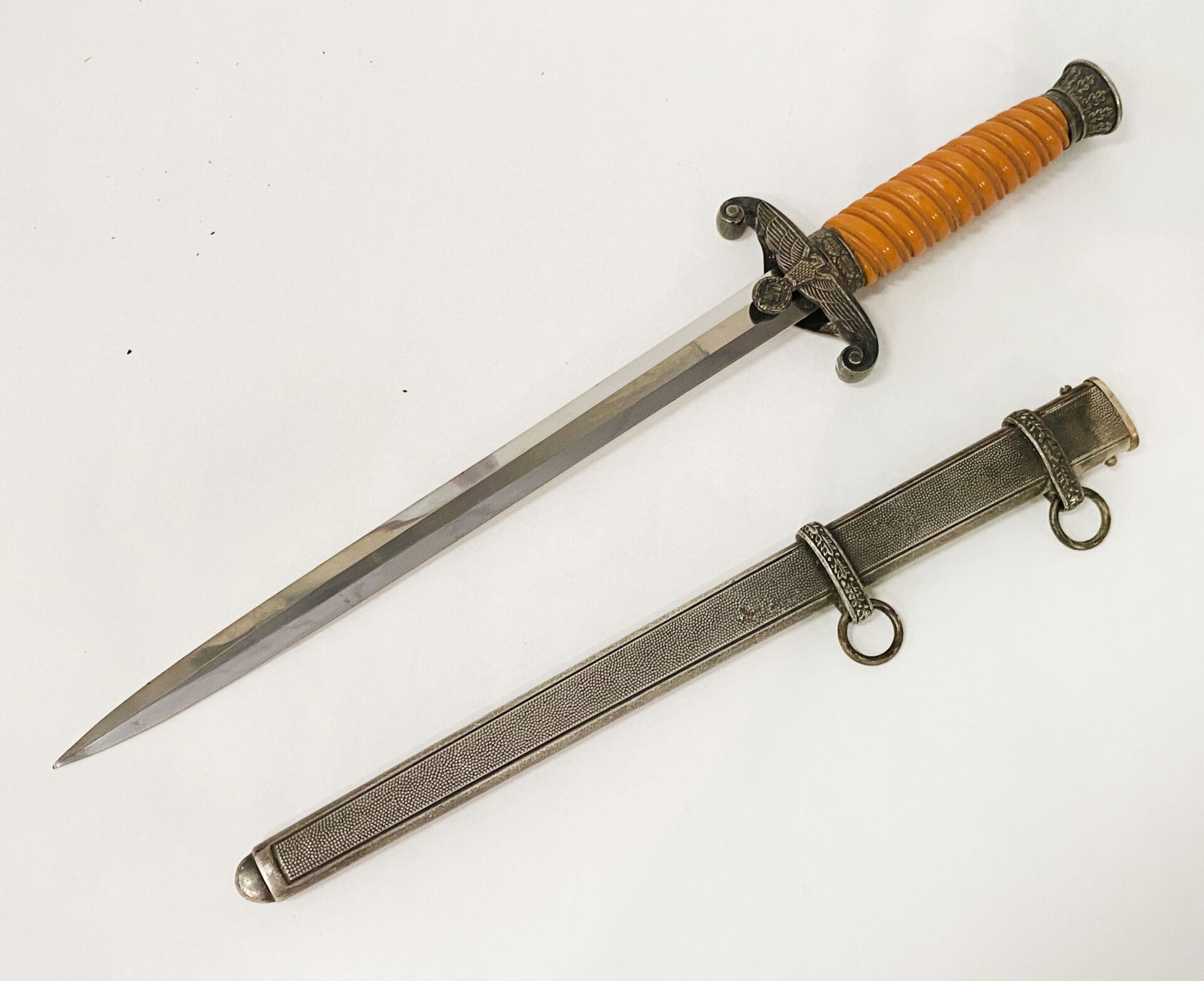 WW2 GERMAN ARMY OFFICERS DAGGER WITH GLASS GRIP - Southgate Auction Rooms