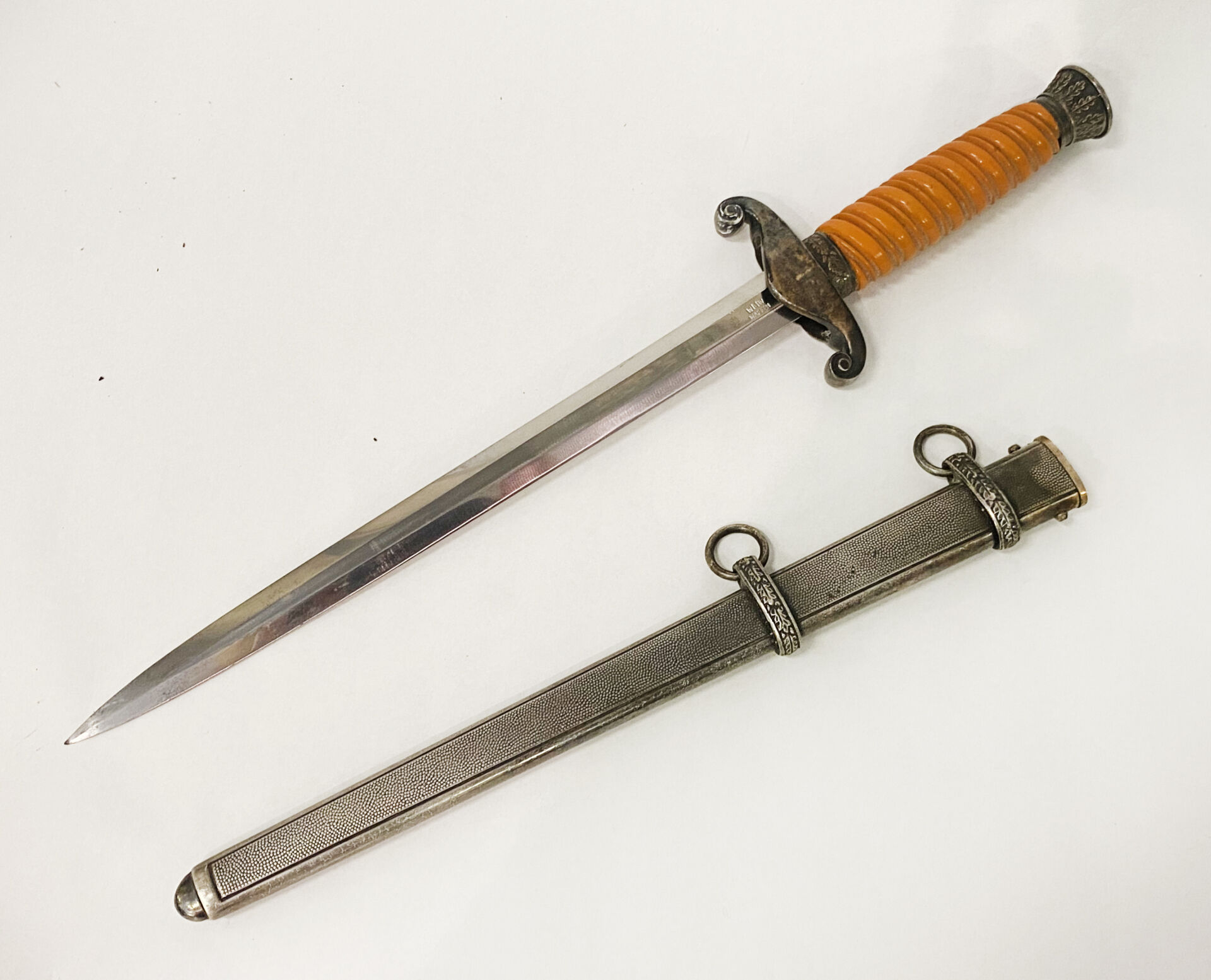 WW2 GERMAN ARMY OFFICERS DAGGER WITH GLASS GRIP - Southgate Auction Rooms