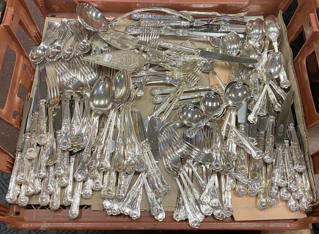 12 PIECE KINGS PATTERN CUTTLERY - Southgate Auction Rooms