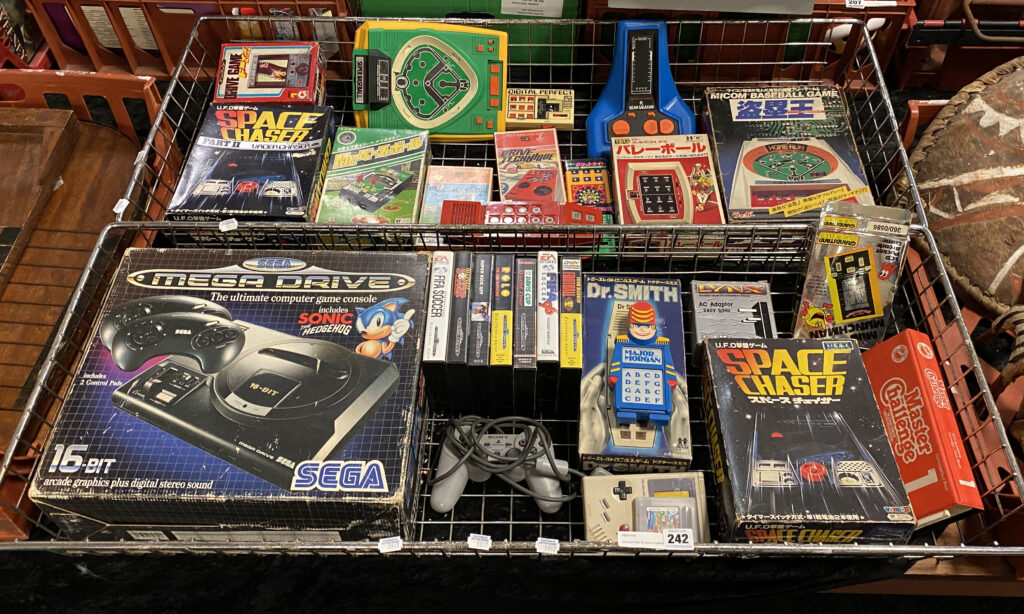COLLECTION OF EARLY GAMING EPHEMERA TO INCLUDE SEGA SONIC MEGA DRIVE ...