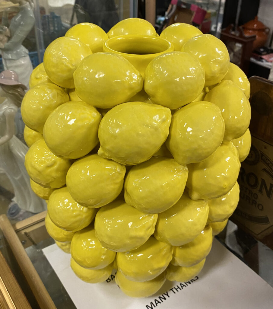 PORCELAIN LEMON VASE - Southgate Auction Rooms