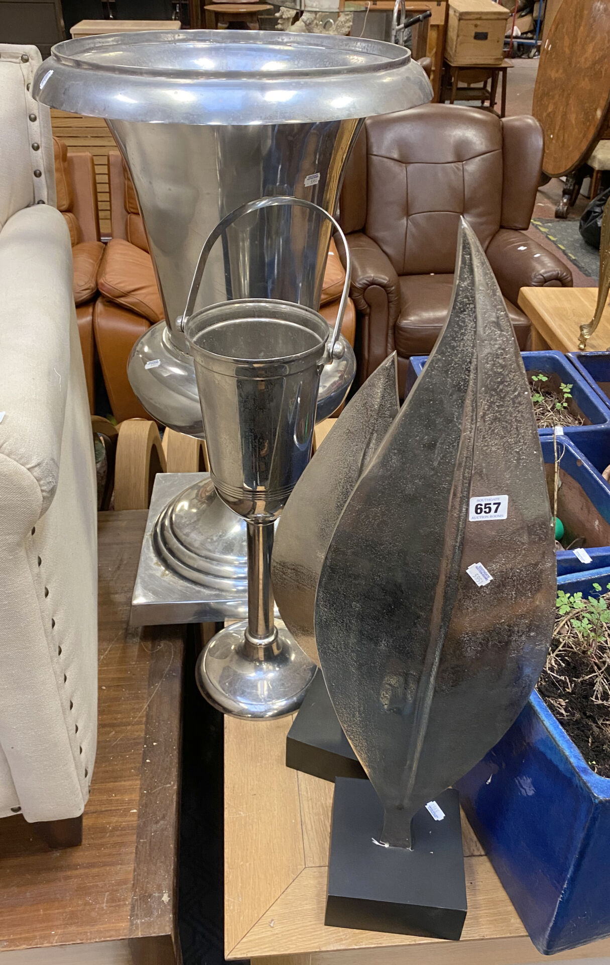 CHAMPAGNE BUCKET, FLOWER POT & 2 METAL FEATHERS ON STANDS - Southgate ...
