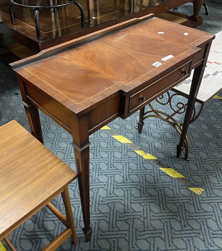 MAHOGANY BREAKFRONT HALL TABLE - Southgate Auction Rooms