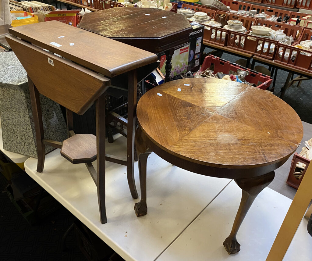 3 TABLES - Southgate Auction Rooms