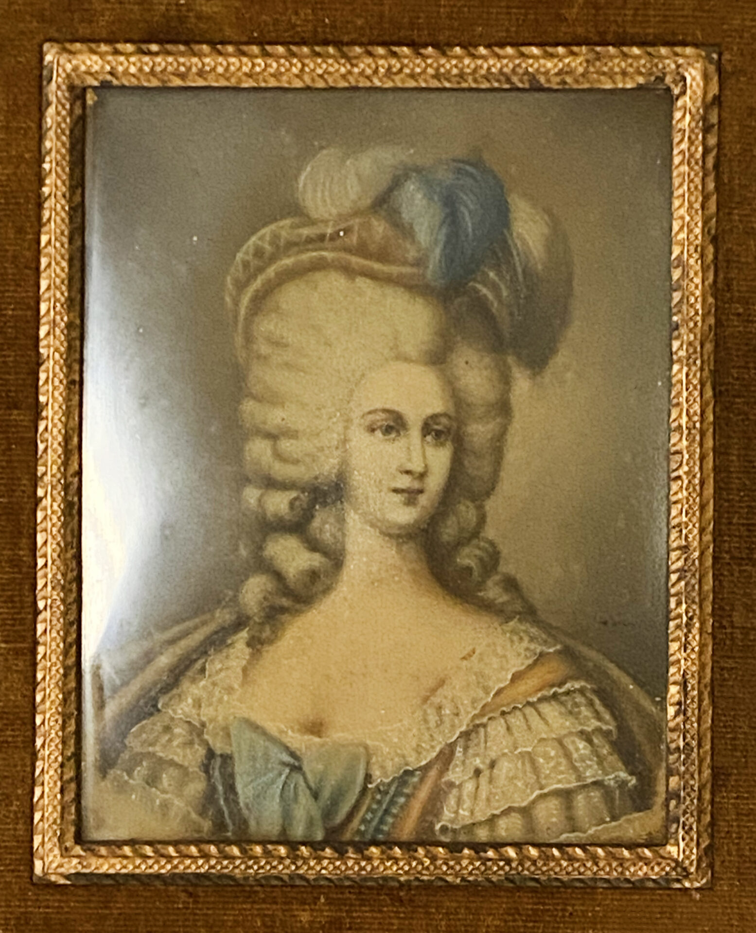 PICTURE MINATURE OF A STATELY LADY - Southgate Auction Rooms