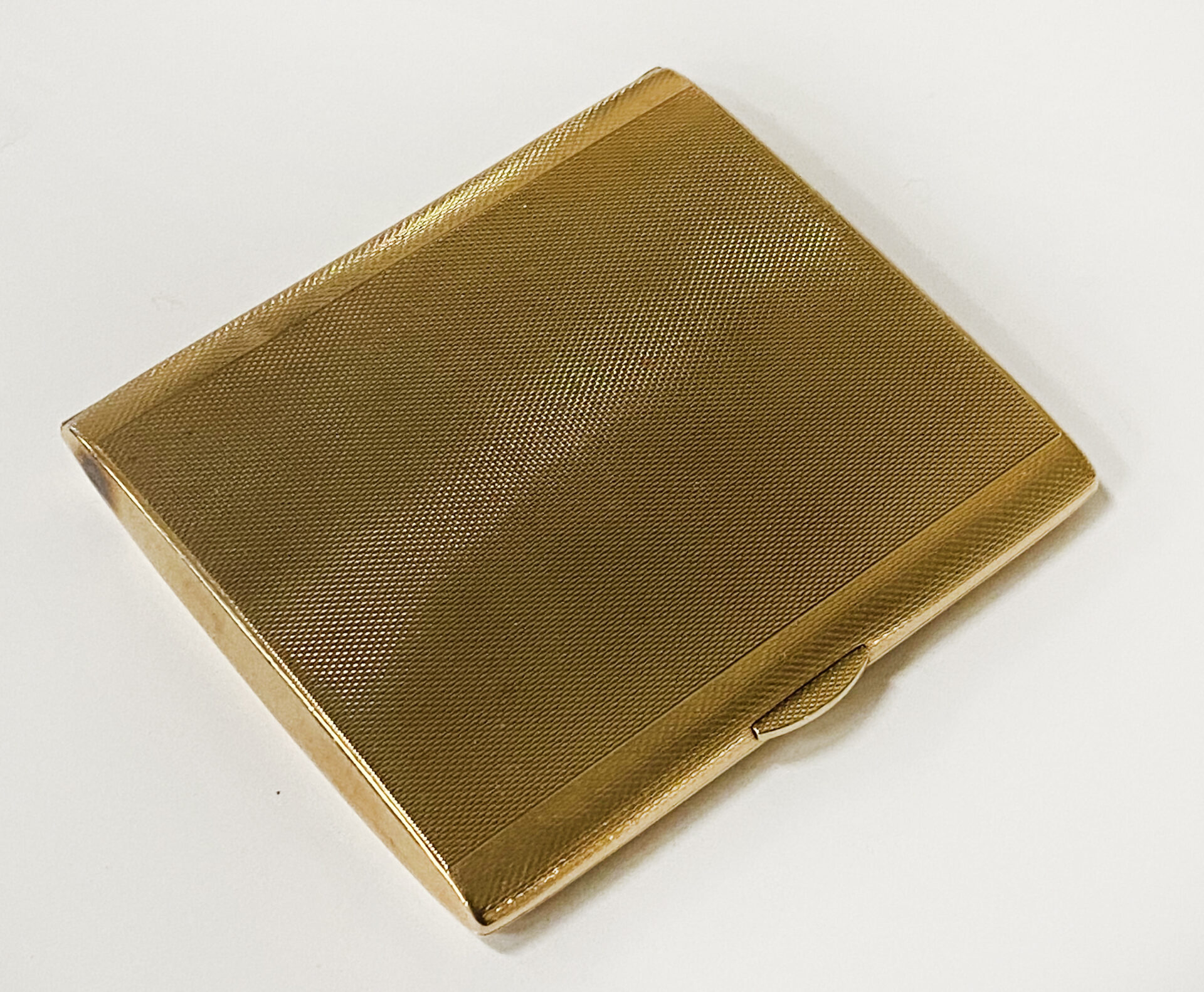 9 CARAT GOLD CIGARETTE CASE - 84 GRAMS - Southgate Auction Rooms