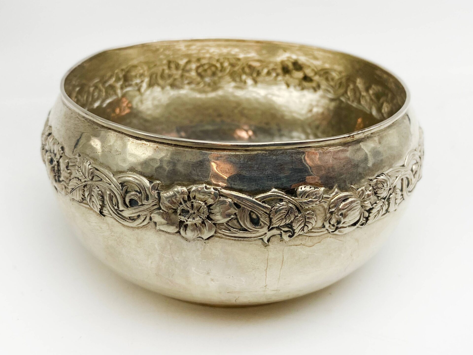 AN OMAR RAMSDEN & ALWYN CARR SILVER BOWL - Southgate Auction Rooms