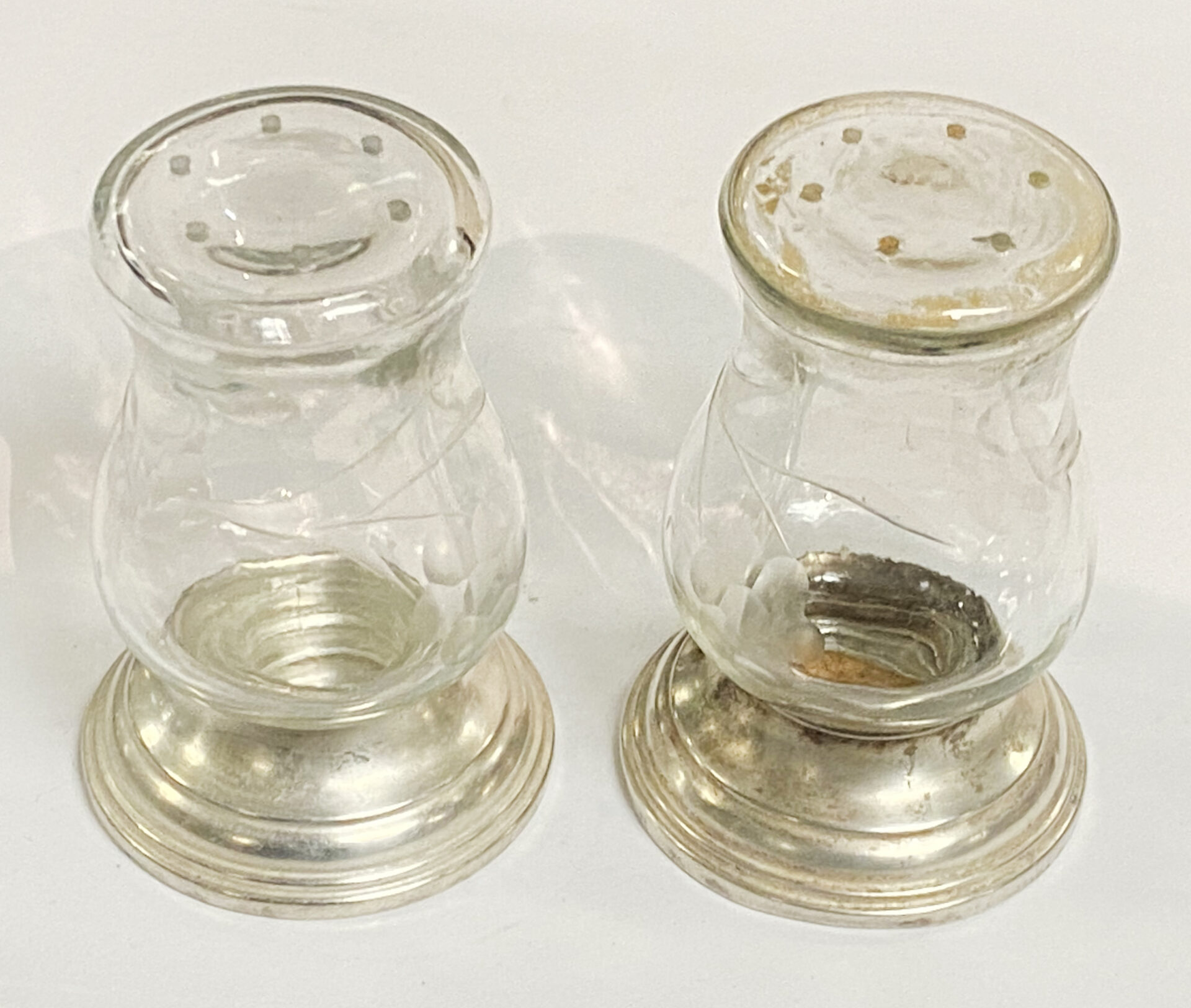 PAIR OF SILVER & GLASS SALT & PEPPER POTS - Southgate Auction Rooms