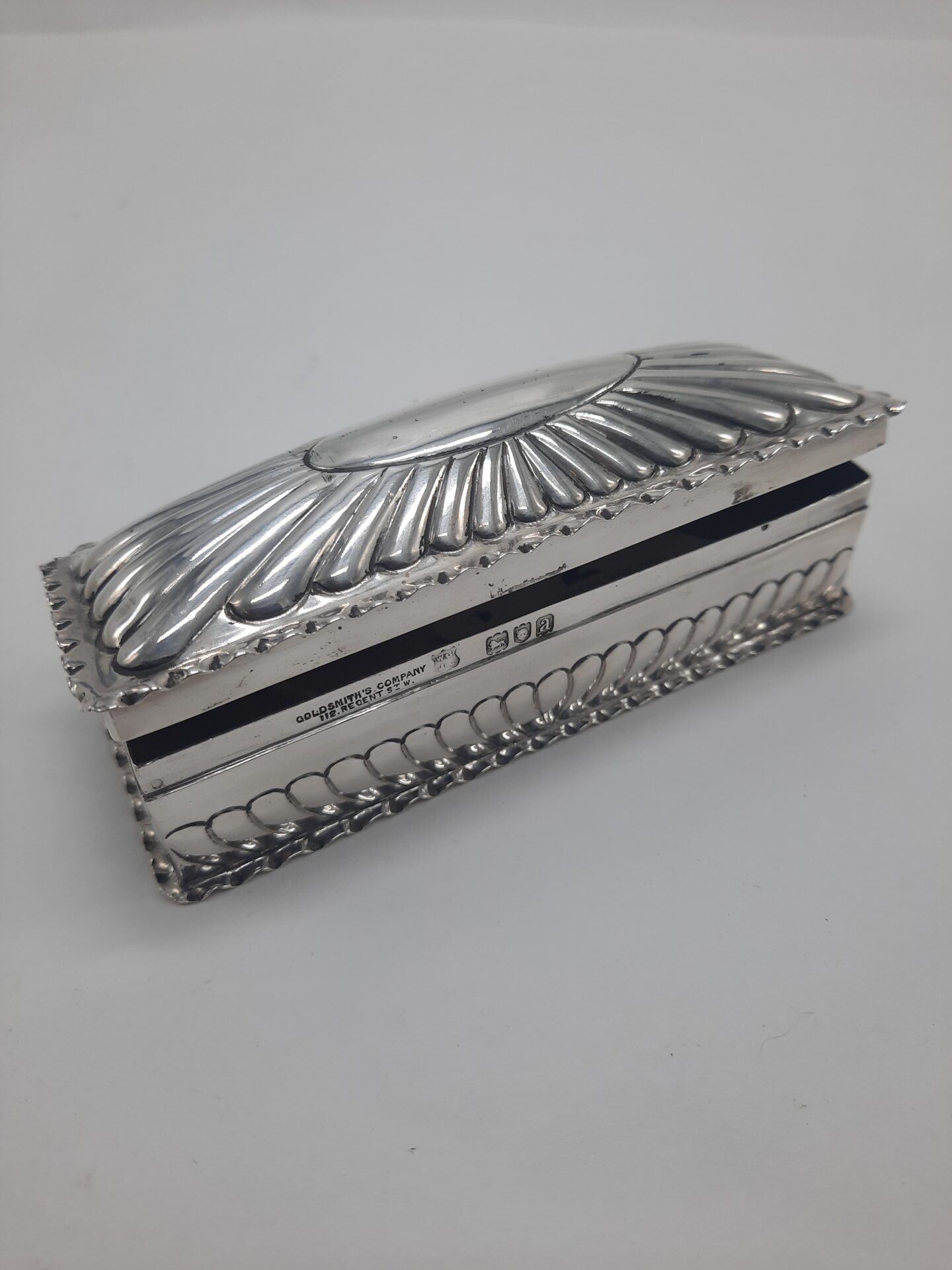 GOLDSMITH'S COMPANY HM SILVER TRINKET BOX LONDON - Southgate Auction Rooms