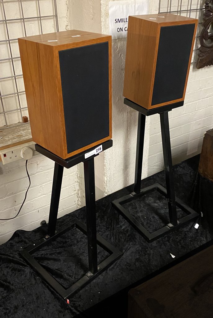 LINN KAN SPEAKERS WITH STANDS - Southgate Auction Rooms
