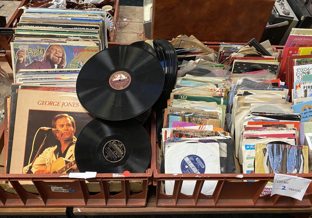 TRAY OF LP'S & 45'S - Southgate Auction Rooms