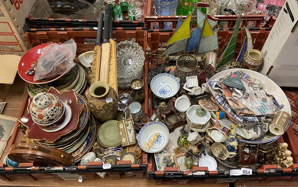 TWO TRAYS OF INTERESTING ITEMS INCL. TRINKETS - Southgate Auction Rooms