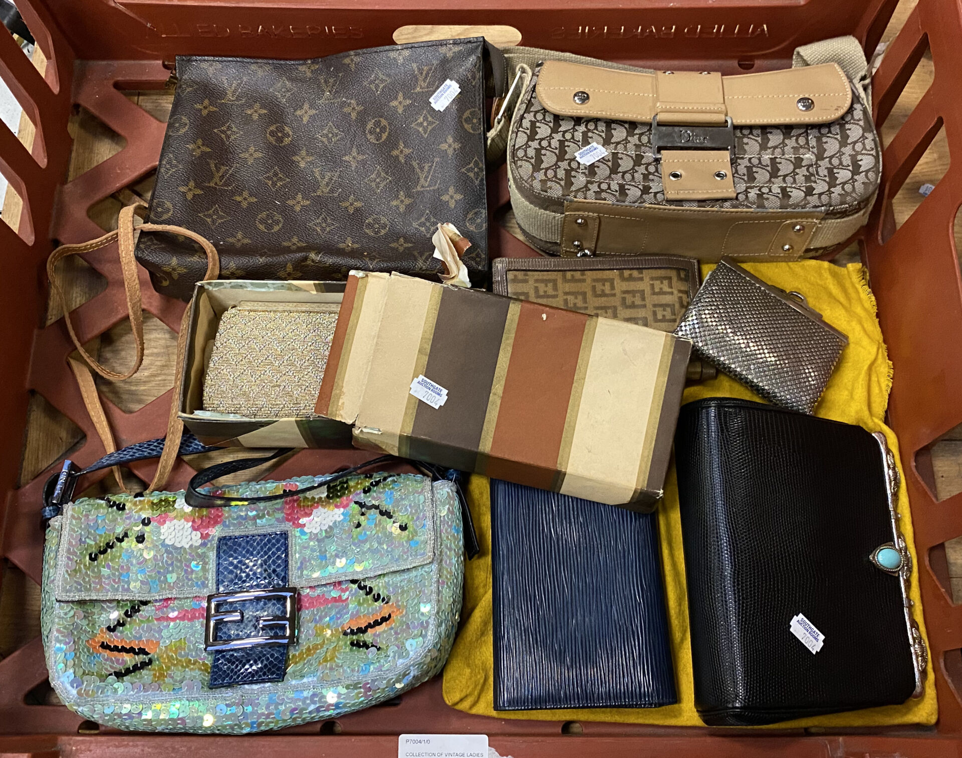 COLLECTION OF VINTAGE LADIES HANDBAGS - Southgate Auction Rooms