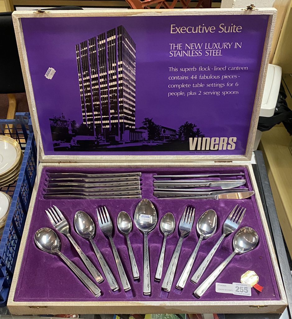VINERS 44 COMPLETE EXECUTIVE SUITE CUTLERY - Southgate Auction Rooms