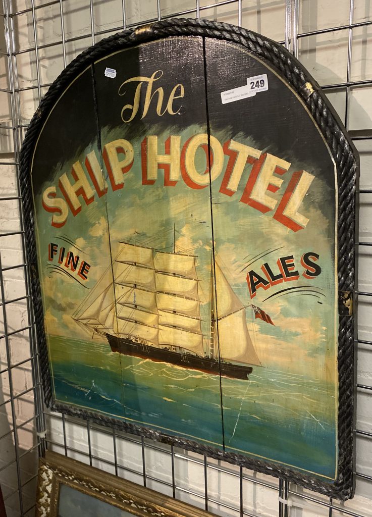 VINTAGE PAINTED WOODEN ''SHIP HOTEL'' SIGN - Southgate Auction Rooms