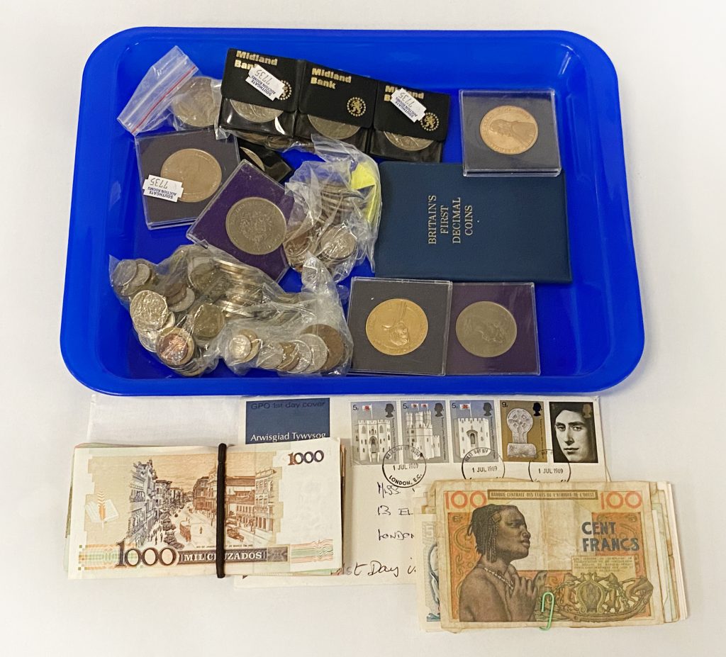 QTY OF SOME COINS & BANKNOTES - Southgate Auction Rooms