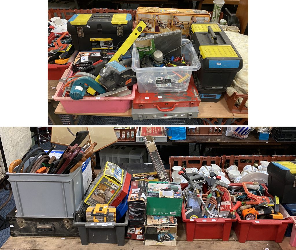 LARGE COLLECTION OF ELECTRICAL TOOLS & OTHER - Southgate Auction Rooms