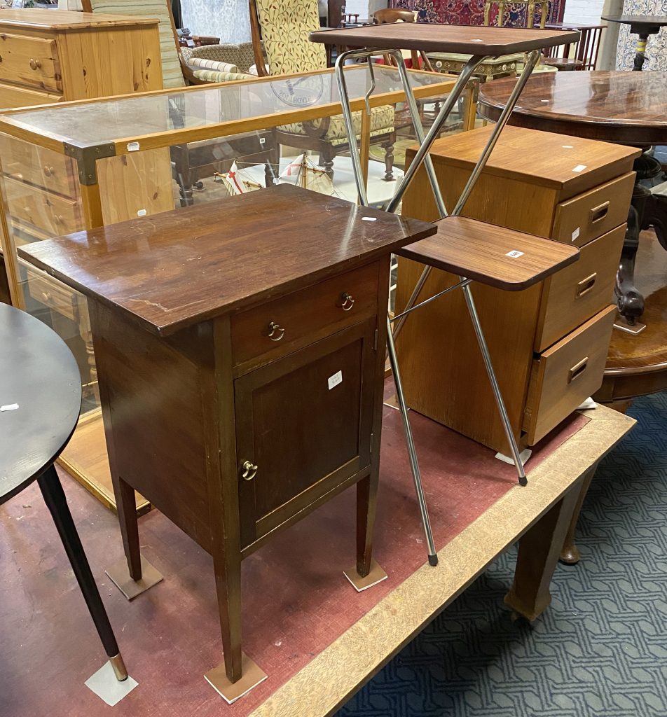 2 SMALL CABINETS & TABLE - Southgate Auction Rooms